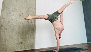 How To Do One Arm Handstand | Benefits, Variations, Modification
